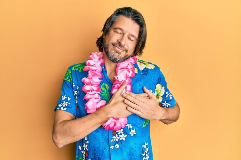 How to Make a Lei with Yarn: Simple Steps for a Hawaiian Craft