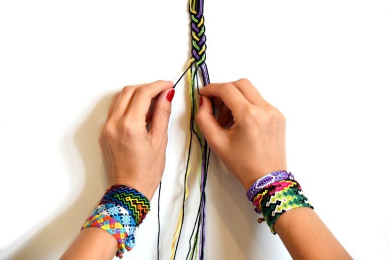 How to Make Yarn Bracelets: A Simple Guide for Handmade Accessory ...